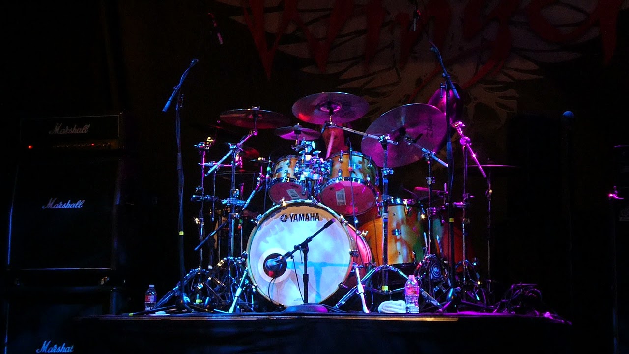 Winger - Rod Morgenstein Drum Solo Live in Houston, Texas - YouTube