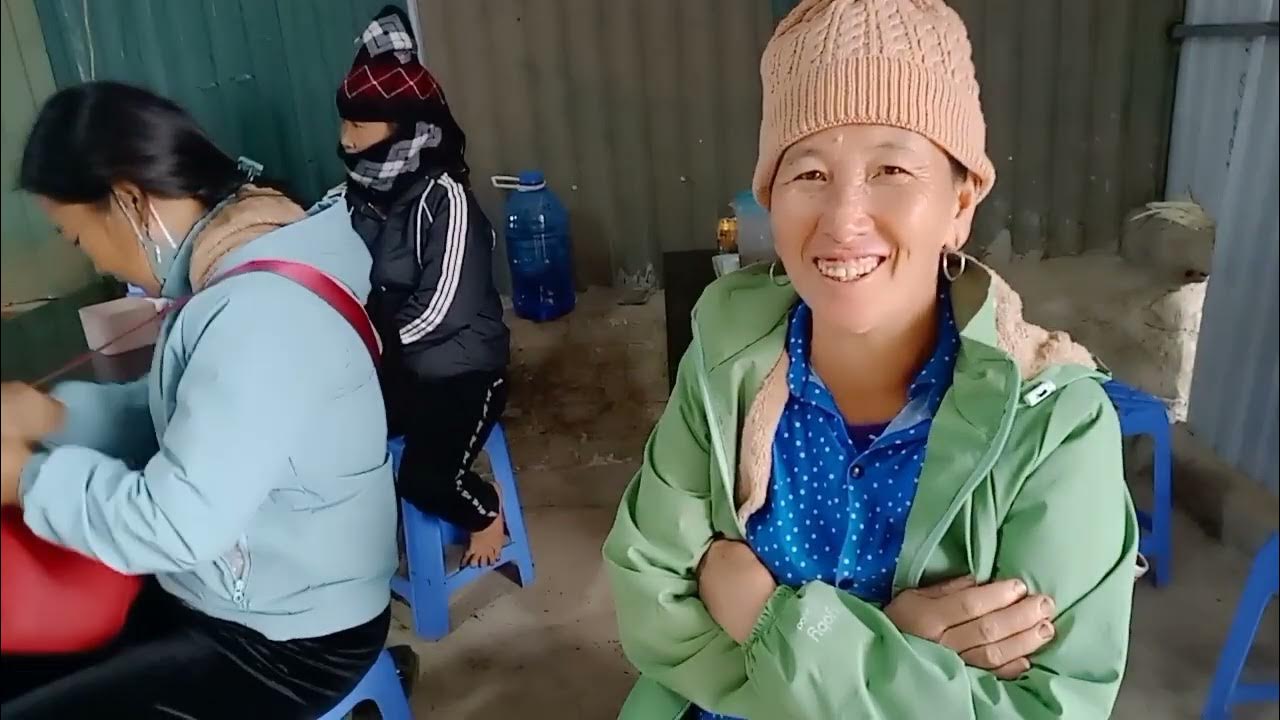 hnub no kv coj niam laug niam hlob nrog cov nyab mu noj phở nawb - YouTube