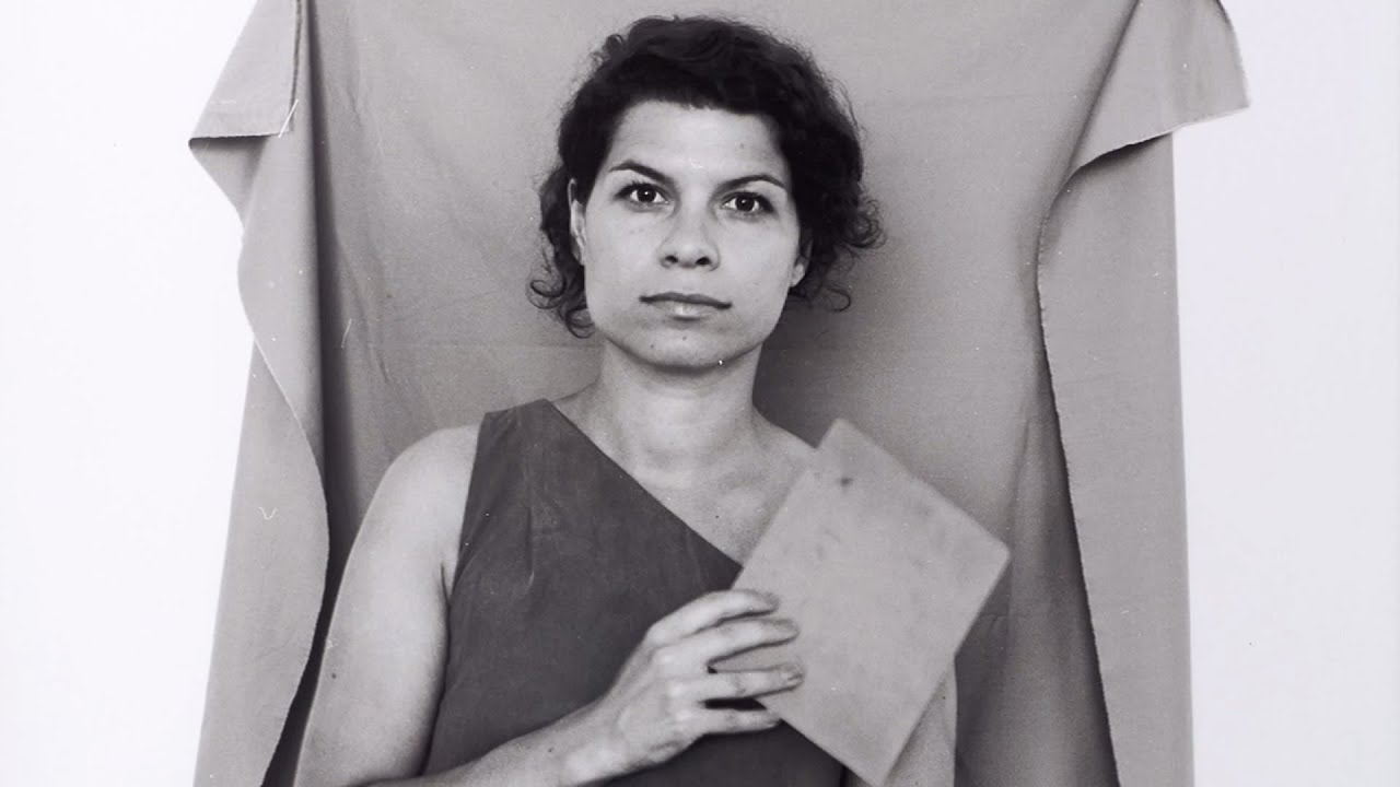 Interview Anja Manfredi "Bewegungsbilder" - YouTube