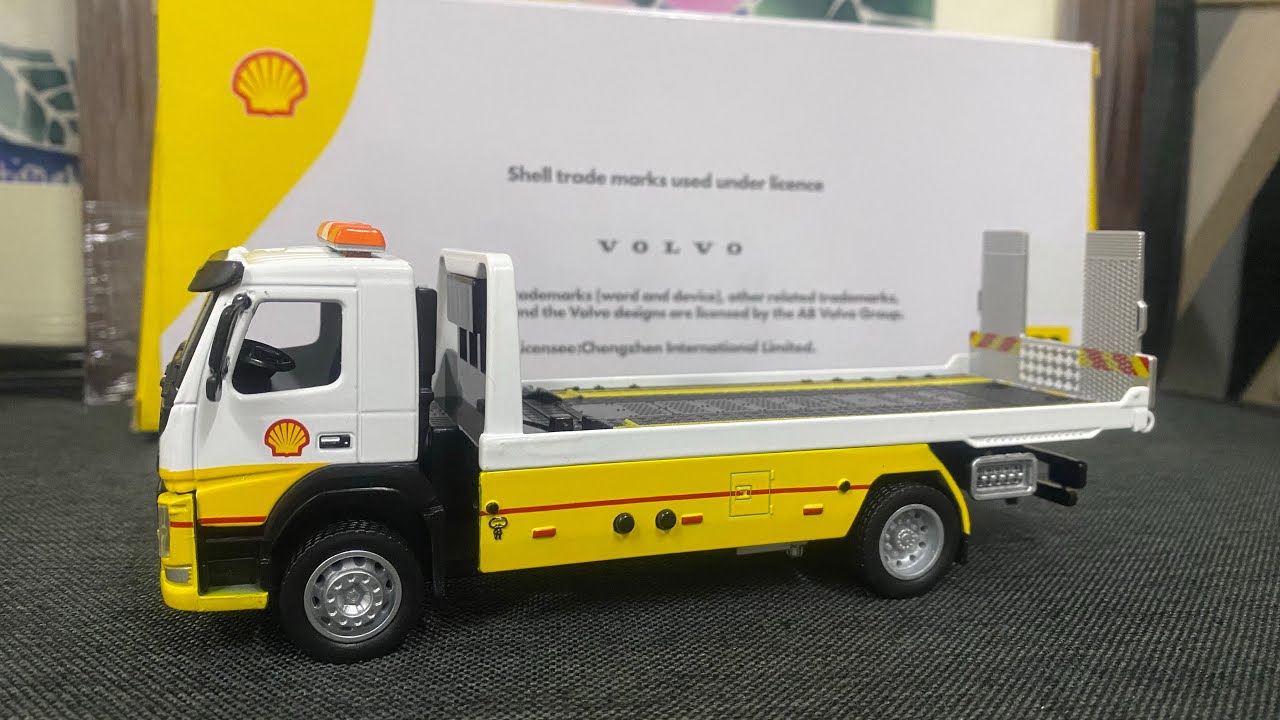 Unboxing and review Shell Volvo FM Wrecker 1/50 diecast truck - YouTube