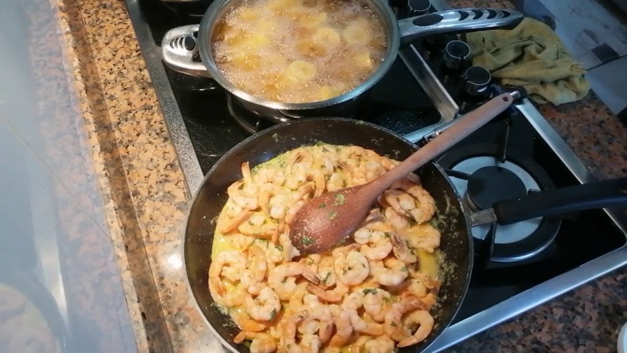 Mofongo con camarones al ajillo - YouTube