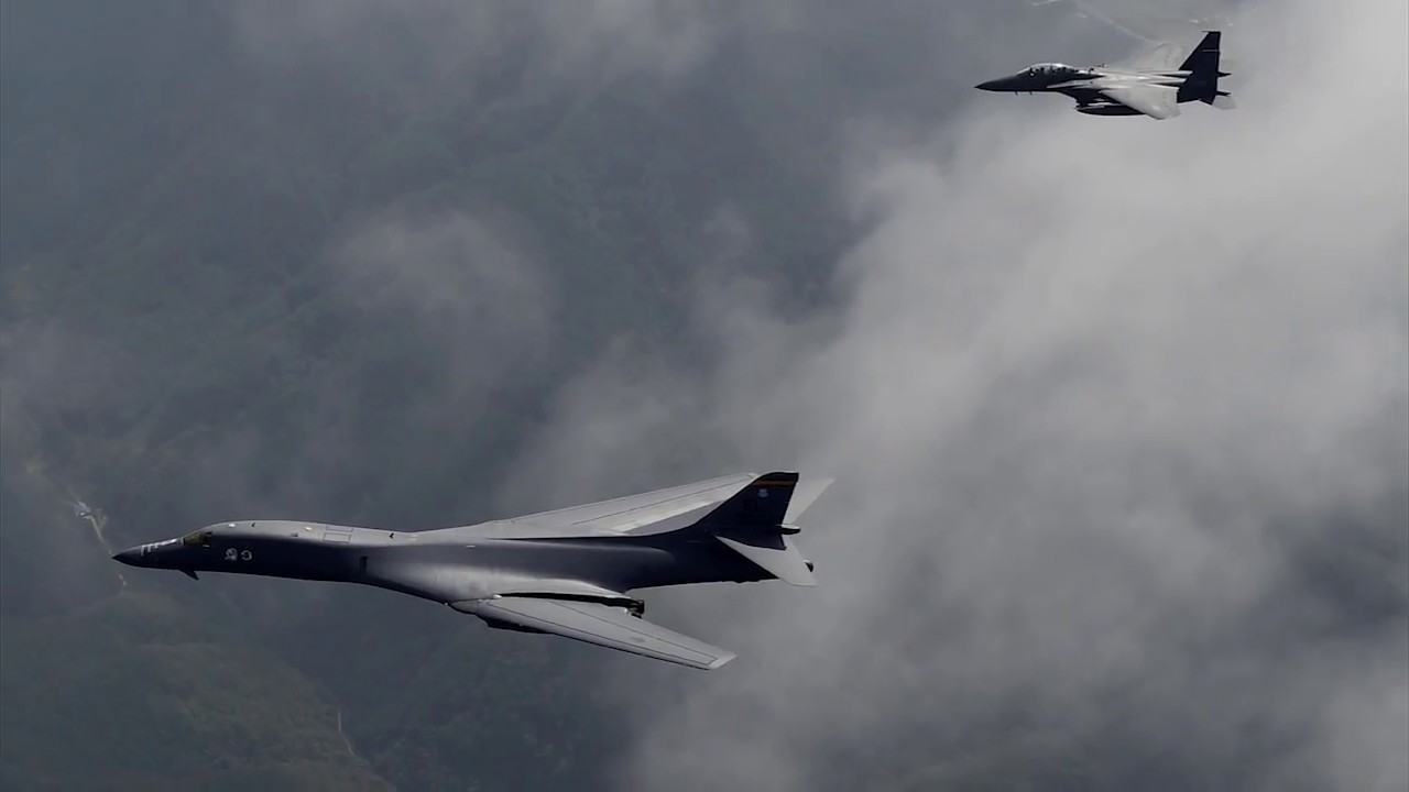 B-2 Stealth Bomber Night Time Operations... - YouTube