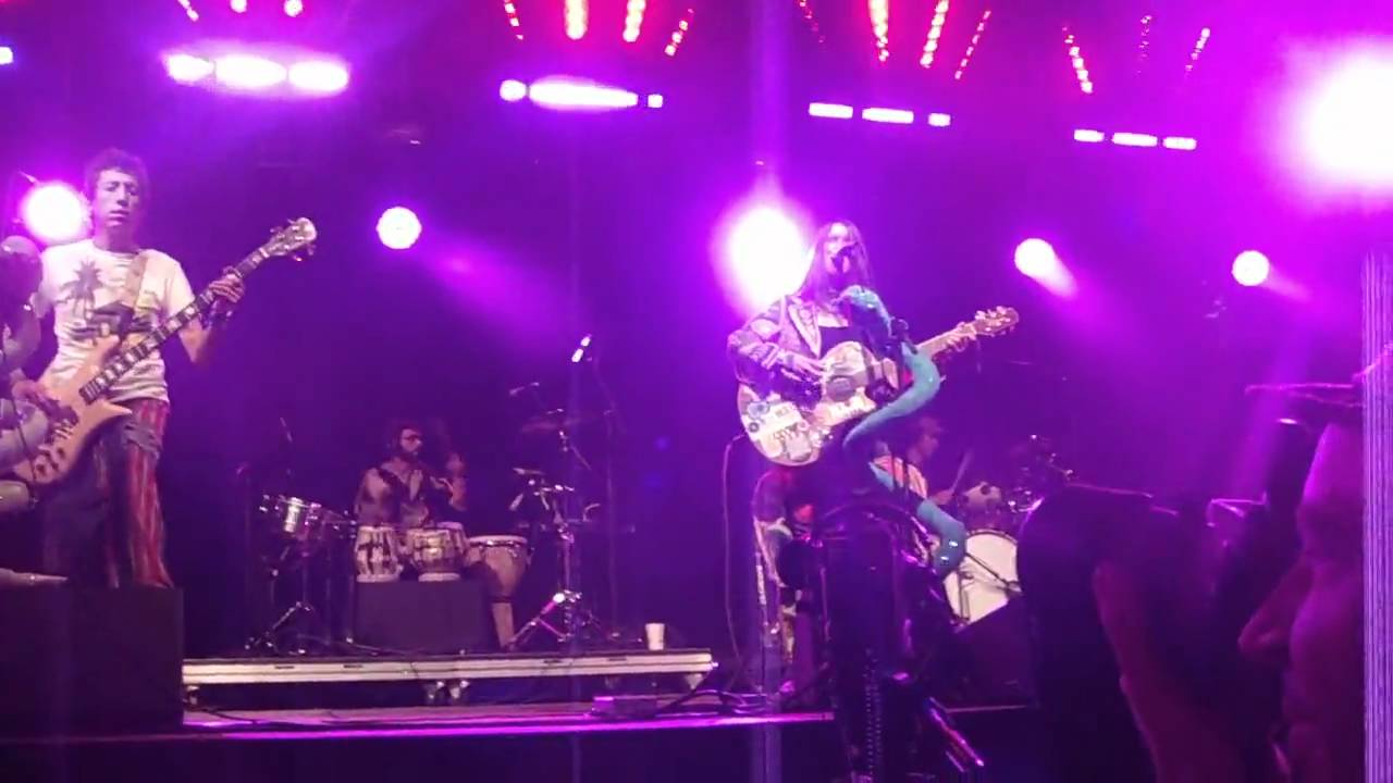 Aterciopelados - Dia Paranormal live @ Coachella 2010 - YouTube