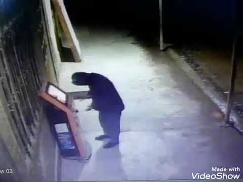 вор разбил платежный аппарата. в Таджикистане