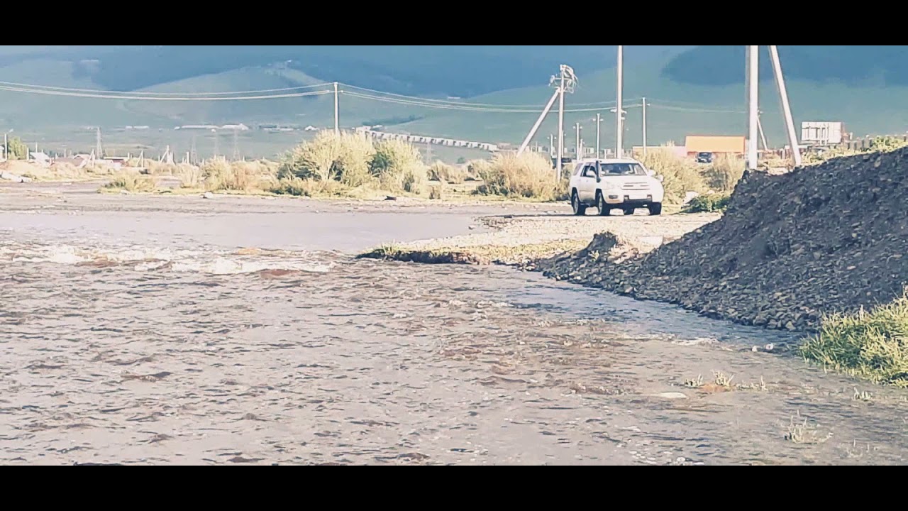 toyota 4 runner/ hilux surf crossing the river. hilux surf 215 off road ...