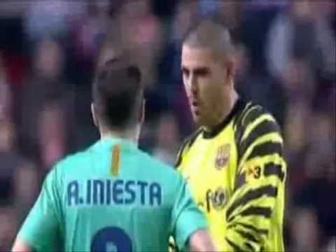 los jugadores del barca hablan ingles - YouTube