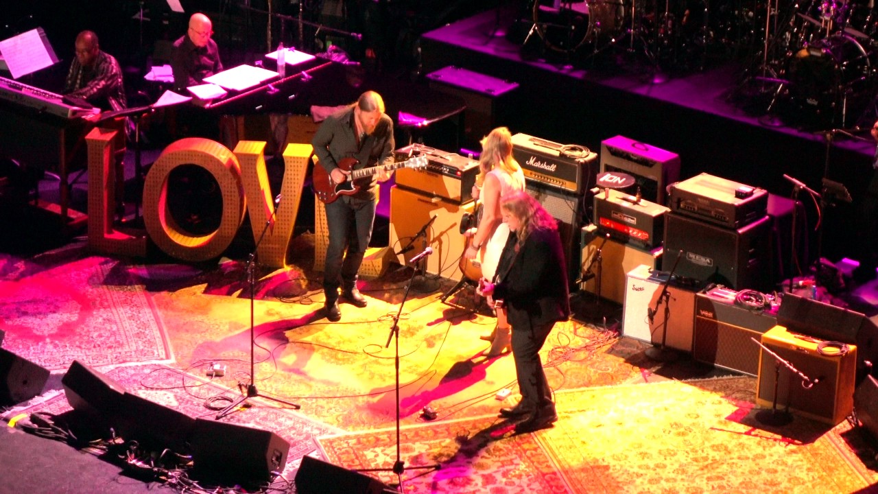 Love Rocks NYC - Derek Trucks, Warren Haynes and Susan Tedeschi - Space ...