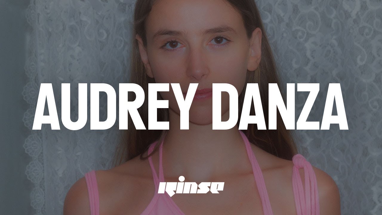 FIONA invite Audrey Danza (DJ set) | Rinse France - YouTube