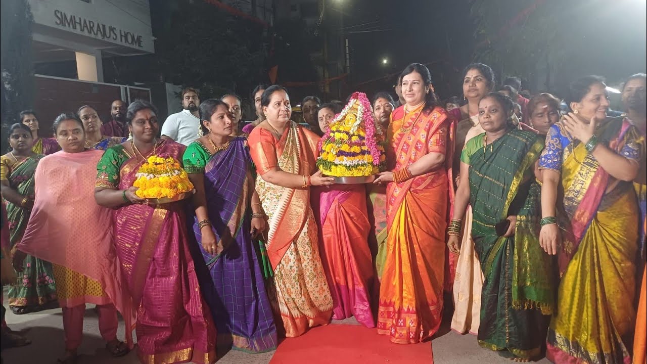 బతుకమ్మ వేడుకల్లో పాల్గొన్న కావ్య కిషన్ రెడ్డి | JP9 MEDIA - YouTube