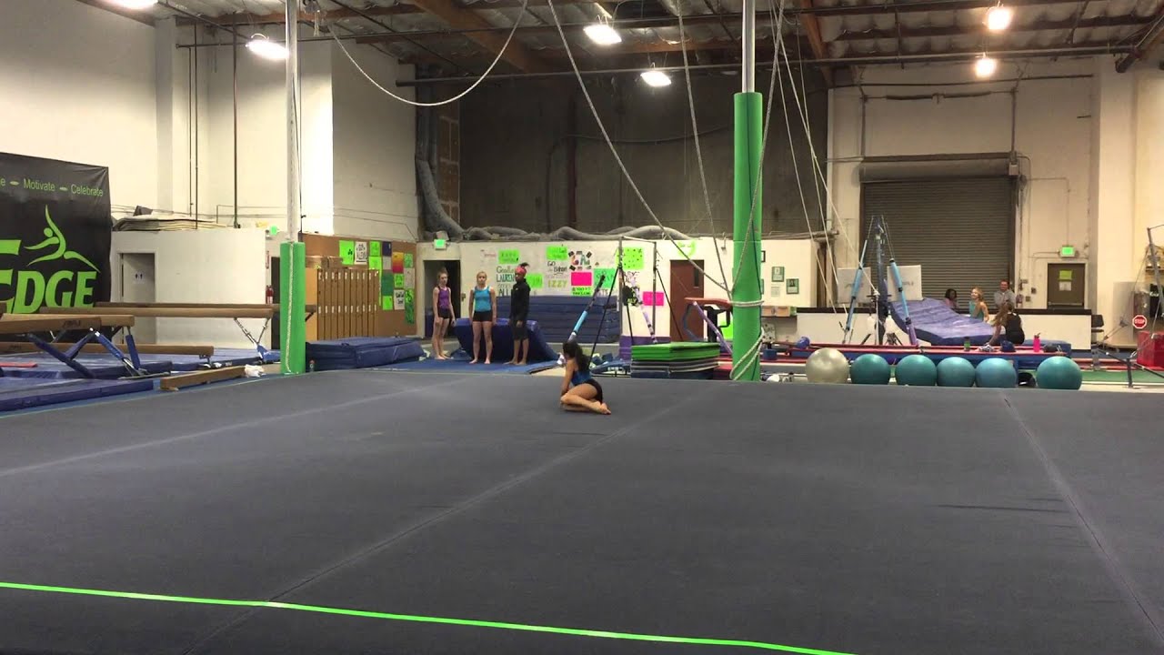 Stephanie Relova Floor Dance - YouTube