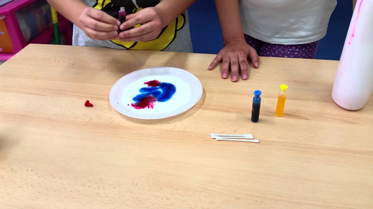 EXPERIMENTO: LECHE ARCO IRIS. (MEZCLAMOS LECHE COLORANTE Y JABÓN) - YouTube