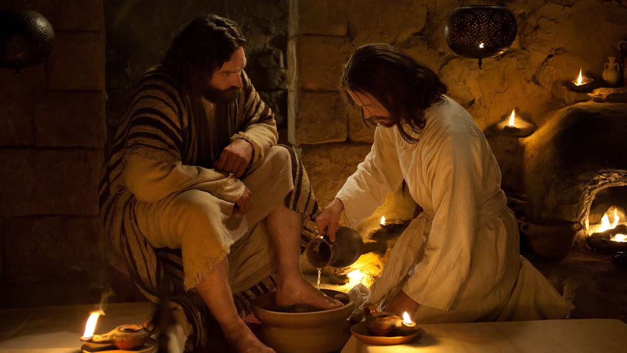 Jesus Washes Disciples’ Feet - YouTube
