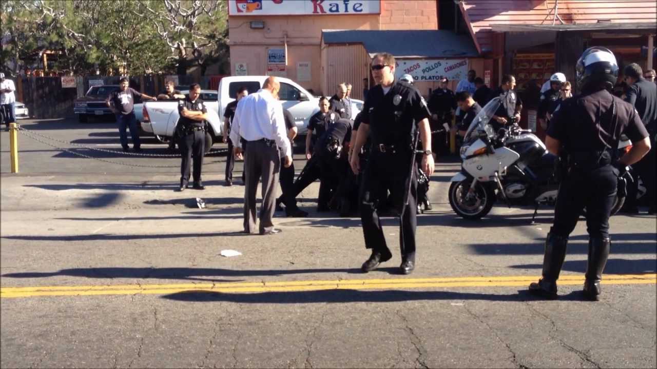 LAPD tases a Skid Row resident for jaywalking? - YouTube
