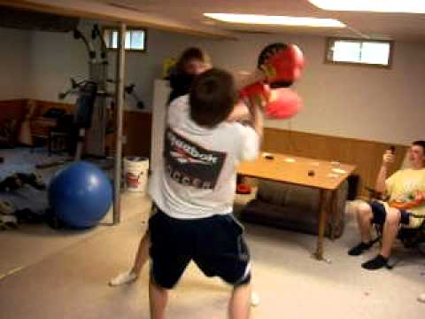 underground basement boxing coco cramer vs ain the pain - YouTube