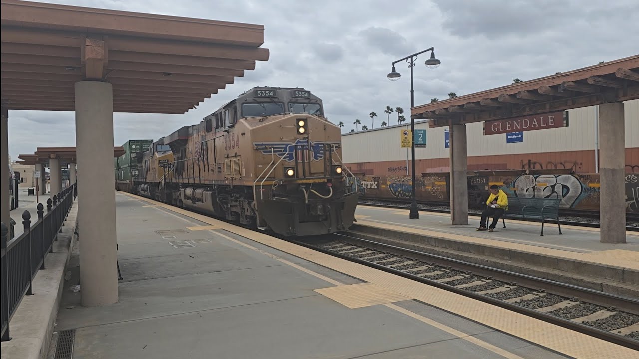 SCAX 852 SCAX 905 Metrolink Trains Surfliner and Union Pacific At ...