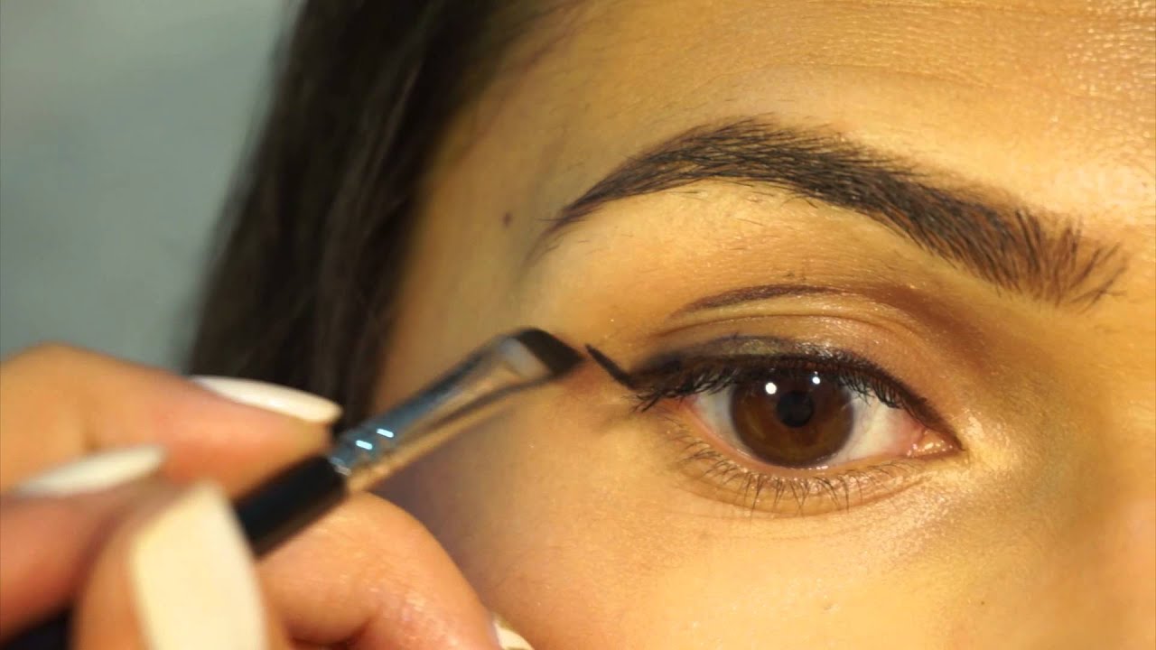 How to apply Gel Eyeliner - YouTube