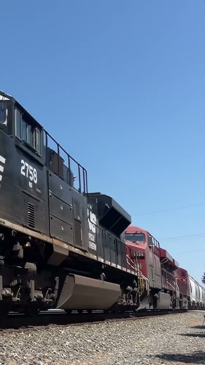 NS SD70M-2 FLYIN THROUGH CP 232 WB SAND - YouTube