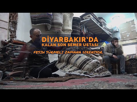 Diyarbakır'da kalan son semer ustası Fesih Sürmeli zamana direniyor.