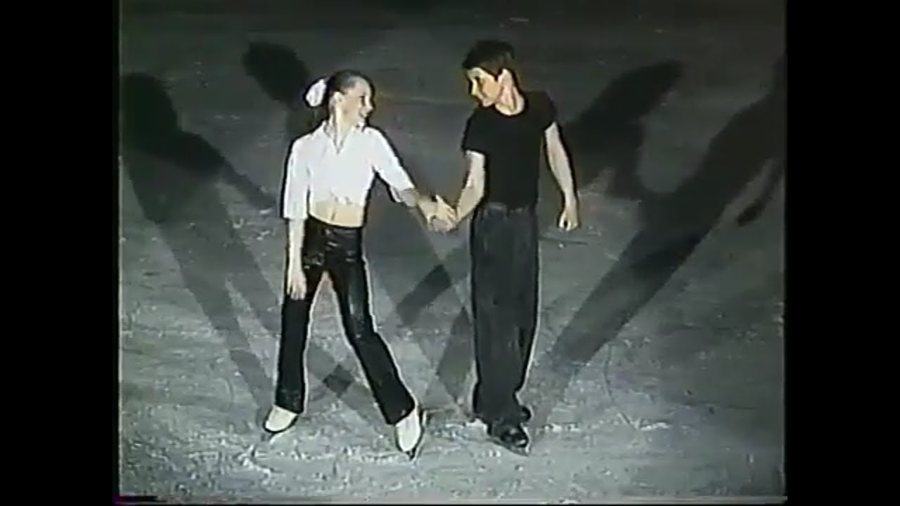 Tessa Virtue and Scott Moir "Grease" Ilderton Winter Club 2001 - YouTube