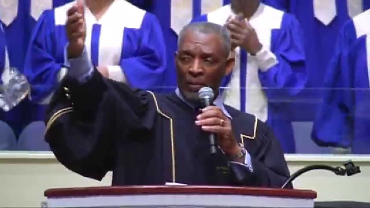 Pastor Micheal Benton Sings "Hallelujah" - YouTube