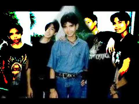 Kristal-Seragam Hitam