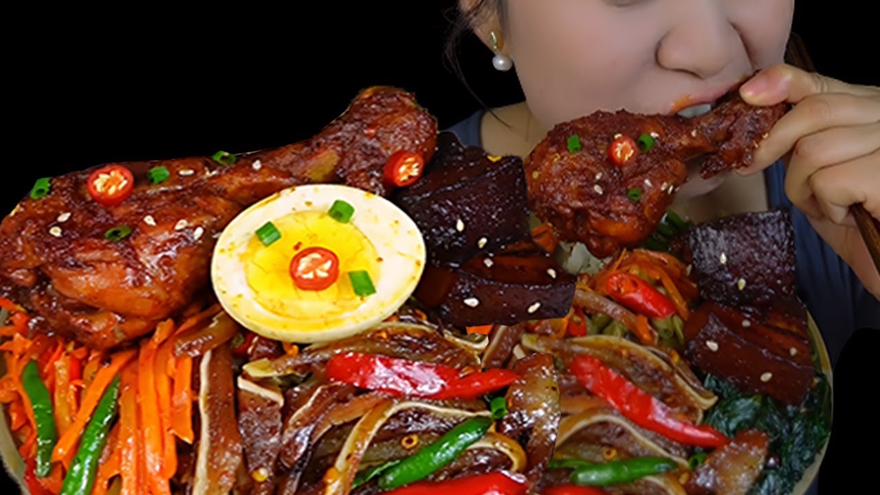 Eating braised pork belly, pork ears, Chicken thighs Mukbang ASMR - YouTube