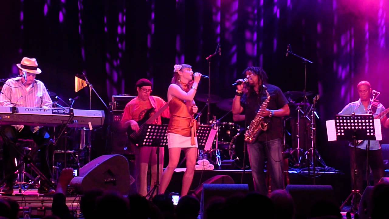 Scott Mayo+Katie Hampton: Never Gonna Let You Go - YouTube