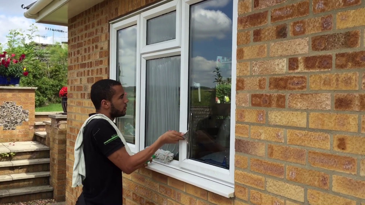 Fast traditional window cleaning - YouTube