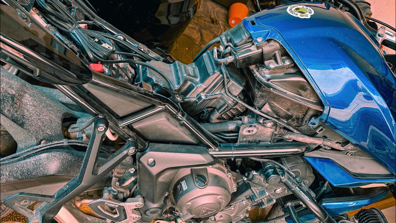 Triumph Tiger Sport 660 Air Filter Replacement In 3 Minutes | K&N ...