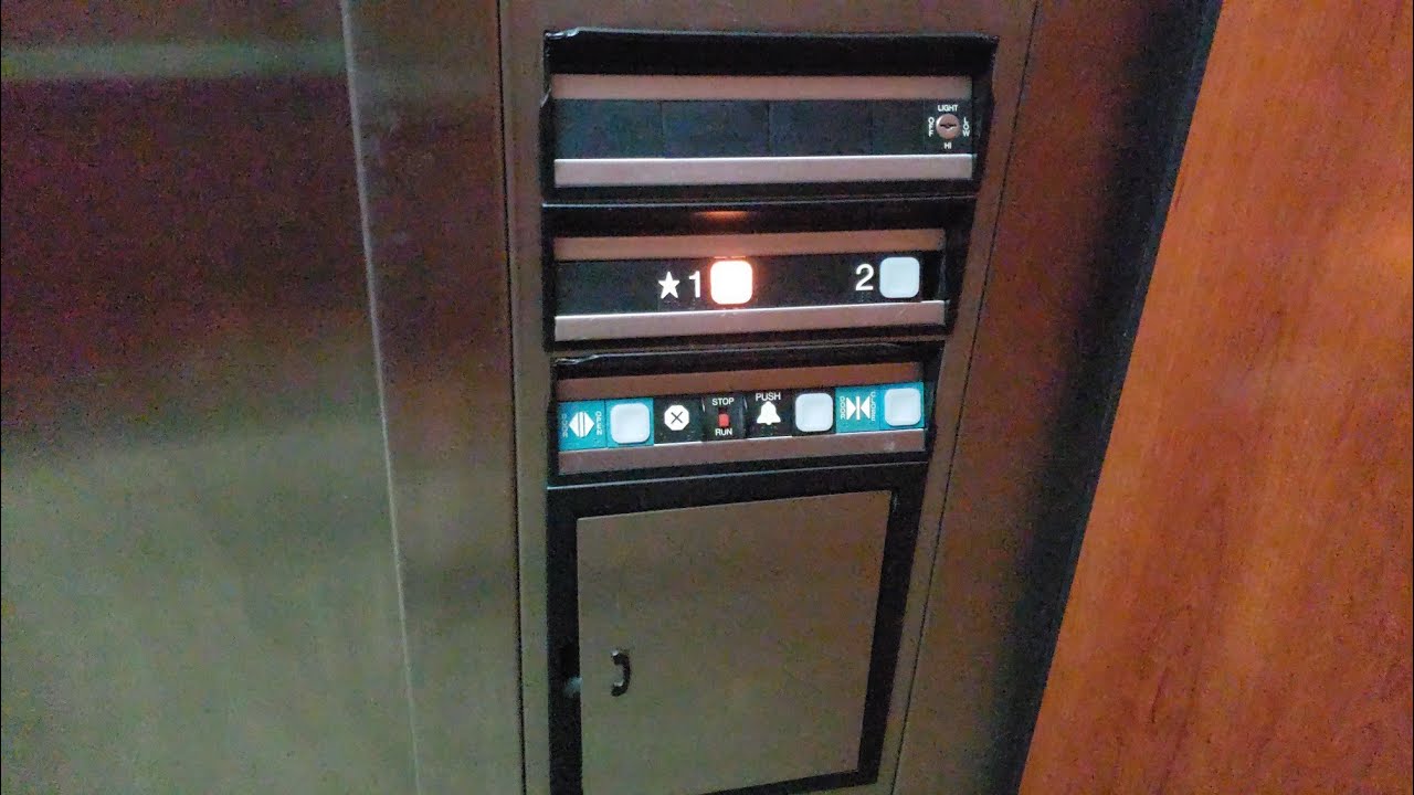 Dover Hydraulic Elevator @ Comfort Inn, Plymouth, MI - YouTube