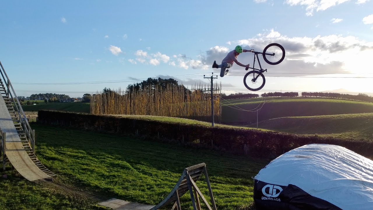 THE BEST MTB TRICK JUMP EVER!! - LEARNING DREAM TRICKS!! - YouTube