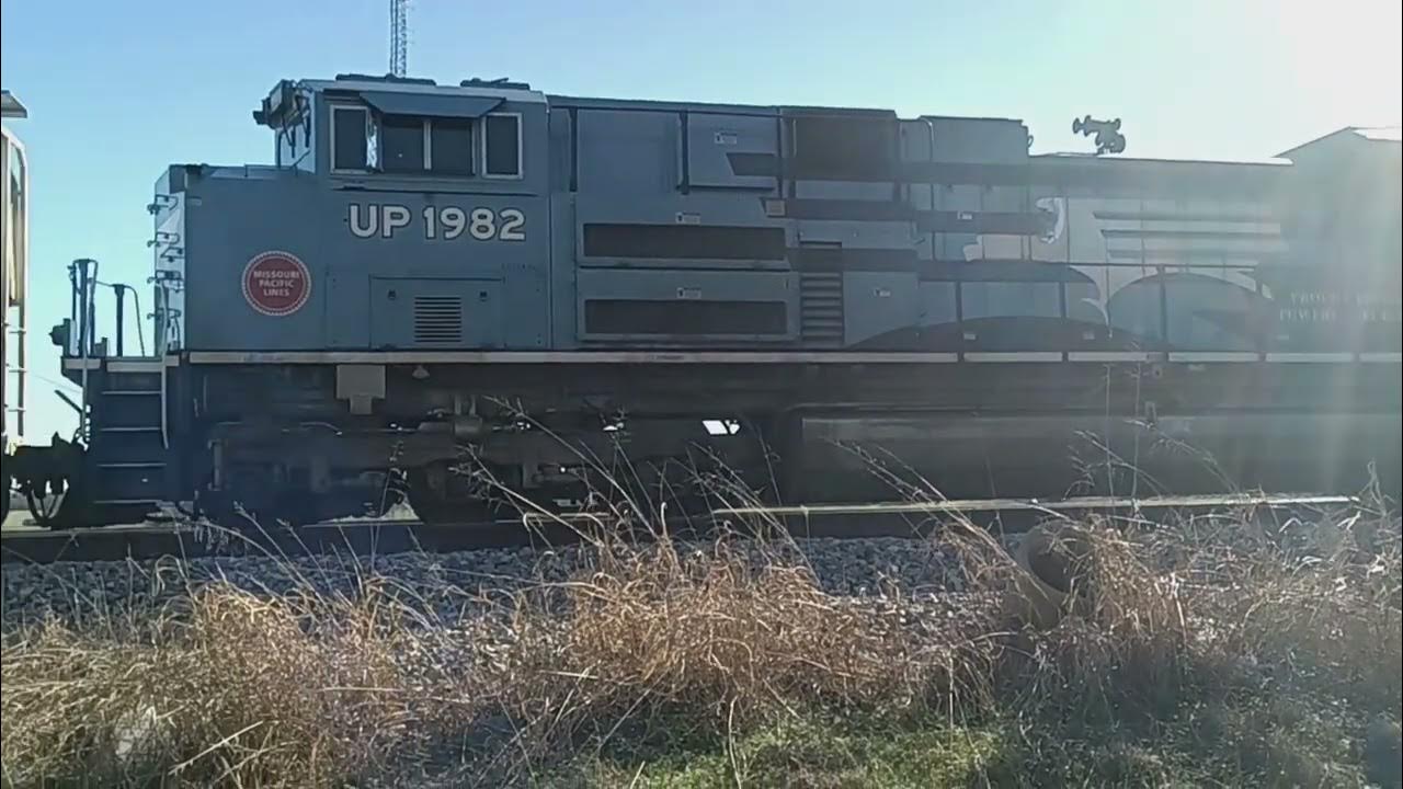 UP MoPac Heritage - YouTube