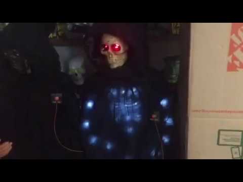 Life size Animated dancing conga skeleton - YouTube