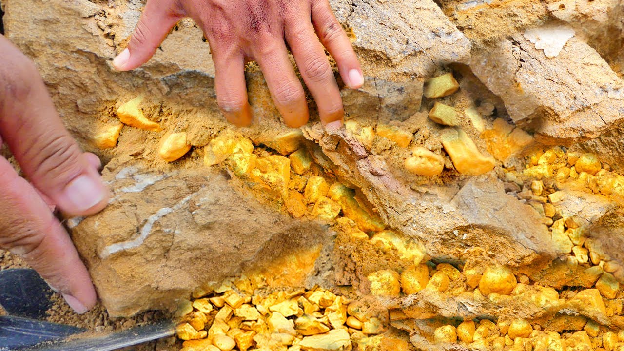 God Hunting! Digging for Treasure worth millions from Huge Nuggets of ...