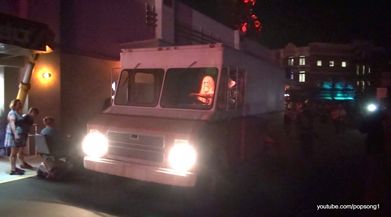 The Walking Dead Zombie Van at Halloween Horror Nights Universal ...