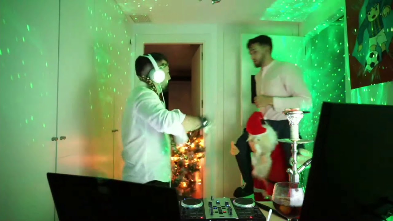 Papi gavi le pega una patada al árbol de navidad 🎄 - YouTube