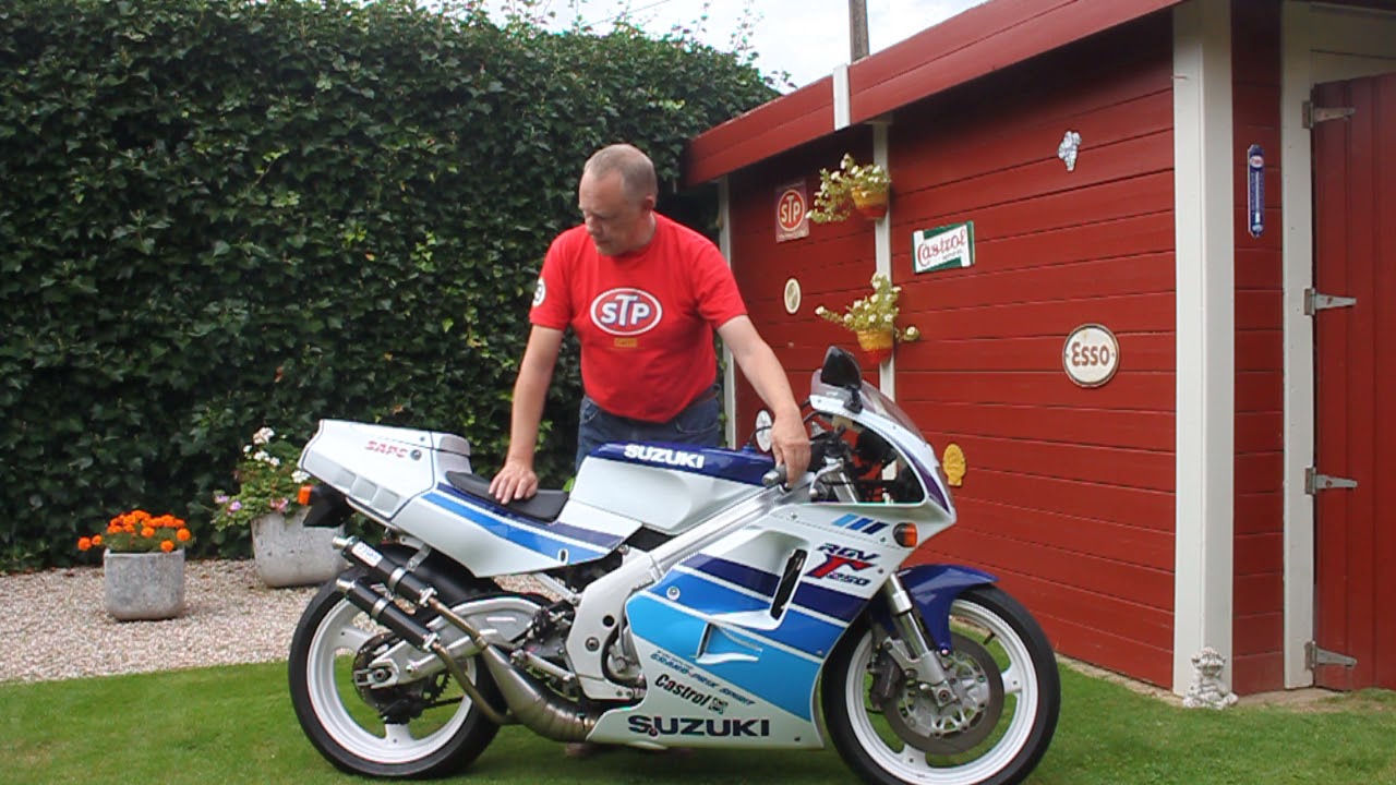 Suzuki RGV 250 with Tyga exhaust - YouTube