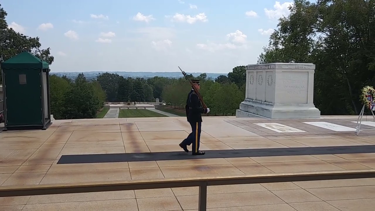 Arlington National Cemetery, Guard of the Unknown. - YouTube