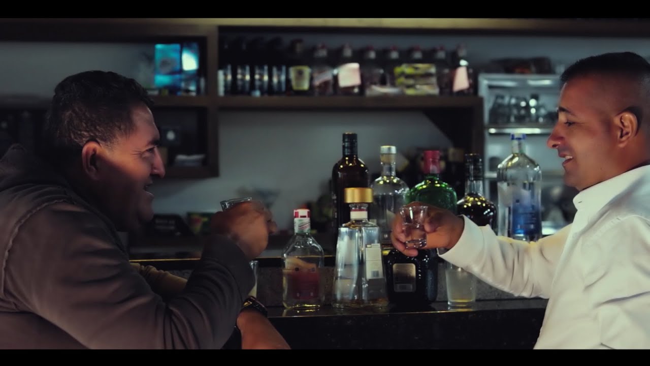 Leonardo Urrea - Otra botella (Video Oficial) - YouTube