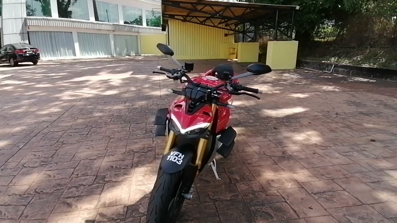 2021 Ducati Streetfighter V4S SFV4S Roaring Rev - YouTube