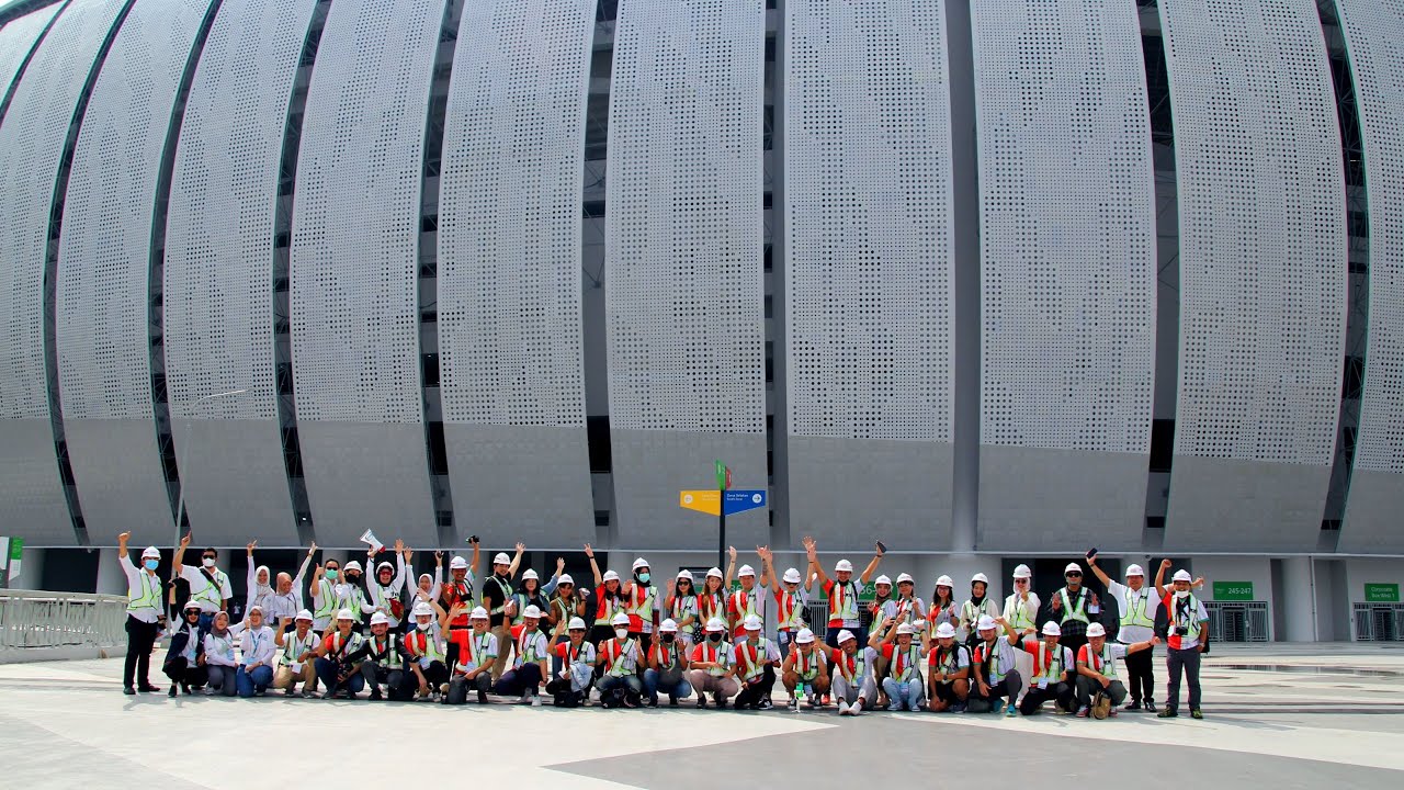 TIMBOI STADIUM TOUR JAKARTA INTERNATIONAL STADIUM! 🇮🇩 🏟 🤩🔥 - YouTube