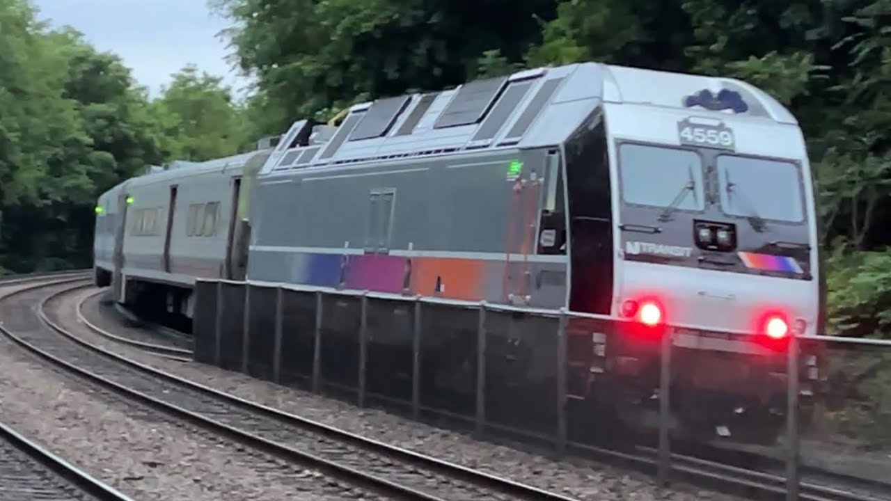 A few NJT trains at Ho Ho Kus featuring brand new 4554 and 4559 - YouTube