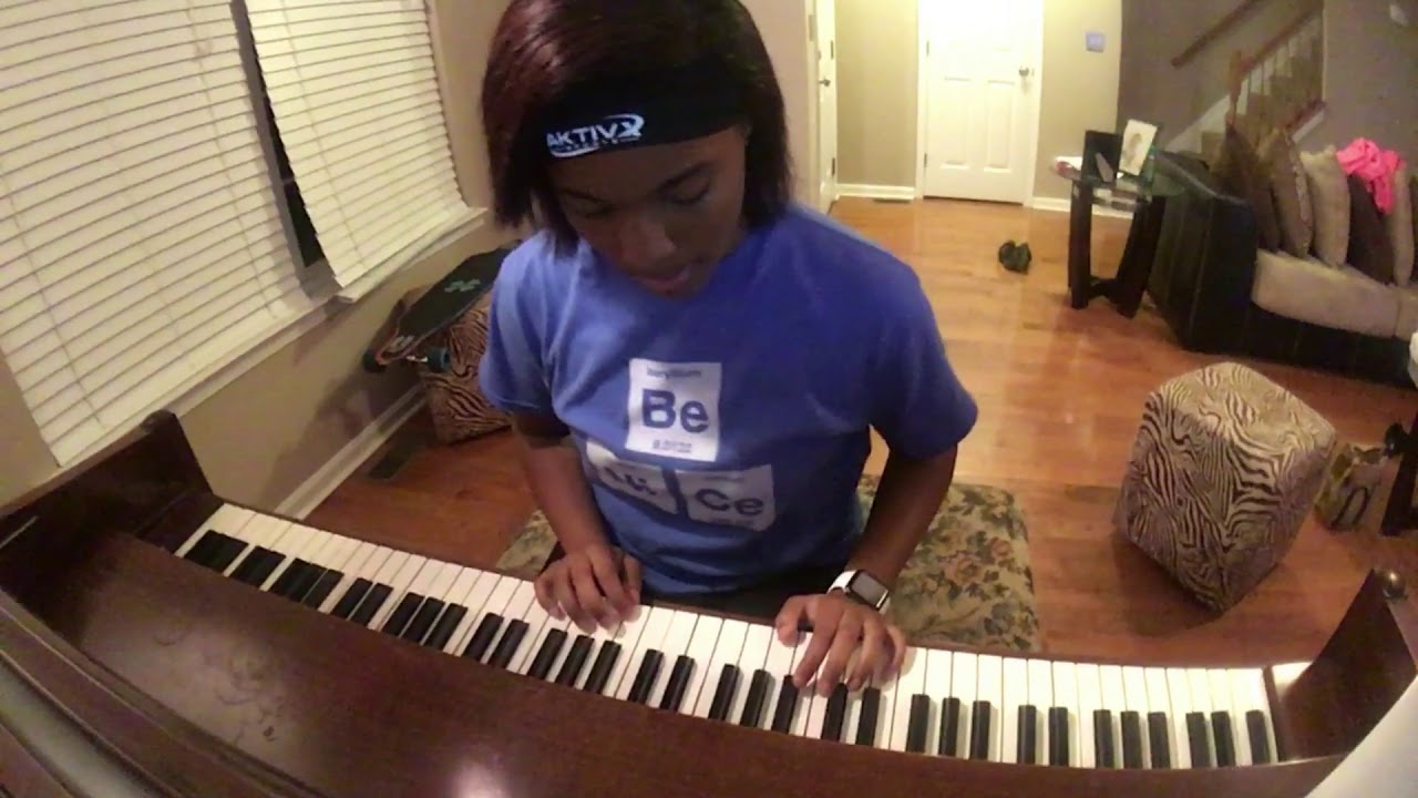 Attempting to play the piano! [FAIL] - YouTube