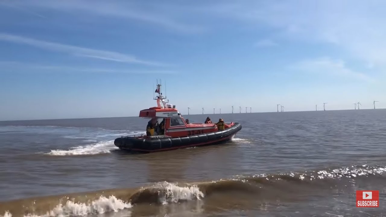 Drift netting, Caister lifeboat and wind farm cats. Commercial beach ...