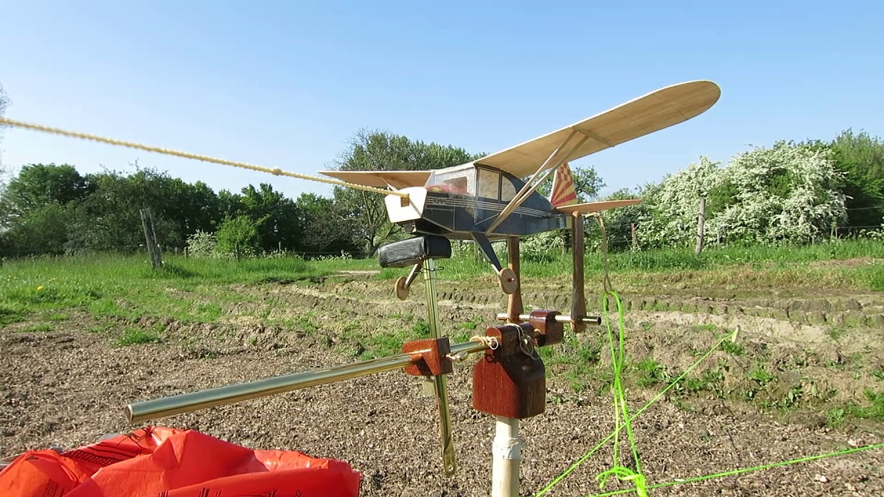 Winding stooge in action - YouTube