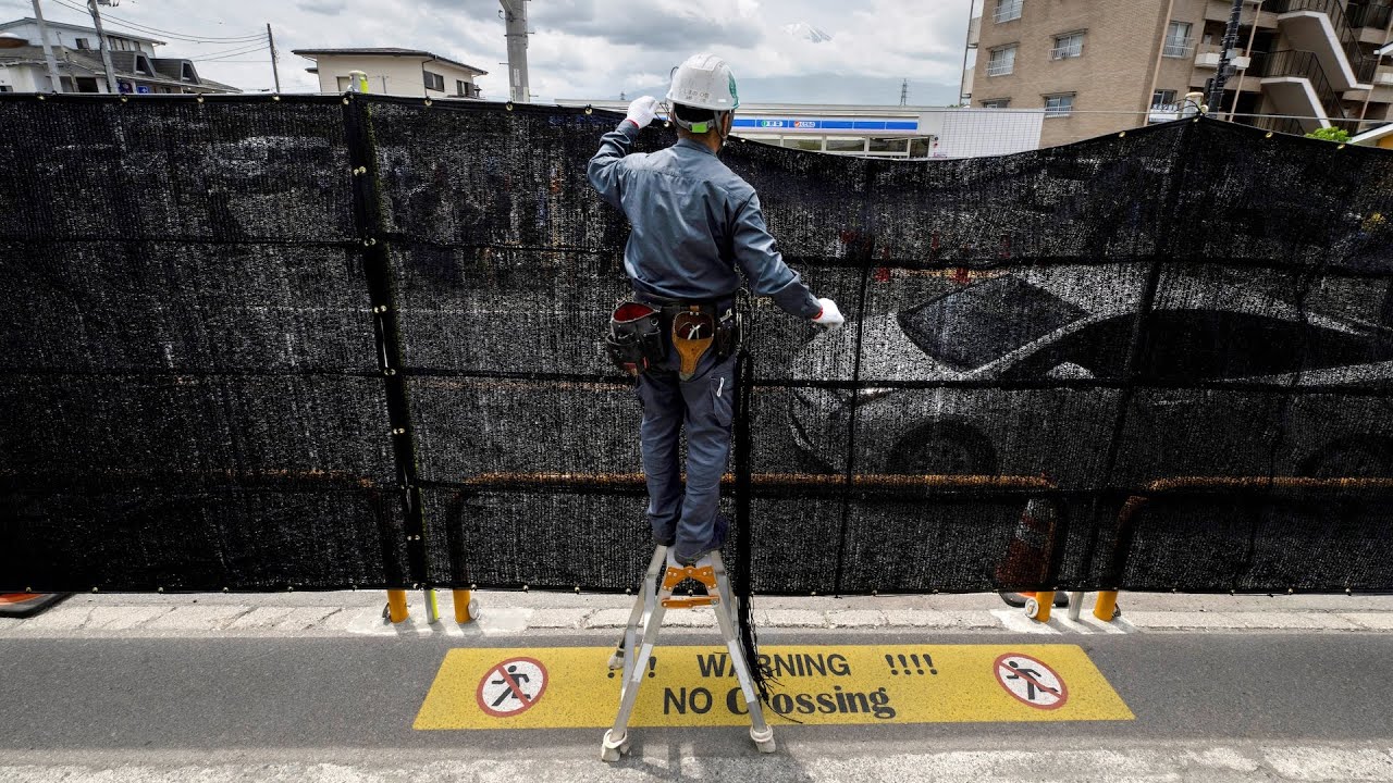 Barrier blocking Mount Fuji view goes up in Japan town - YouTube