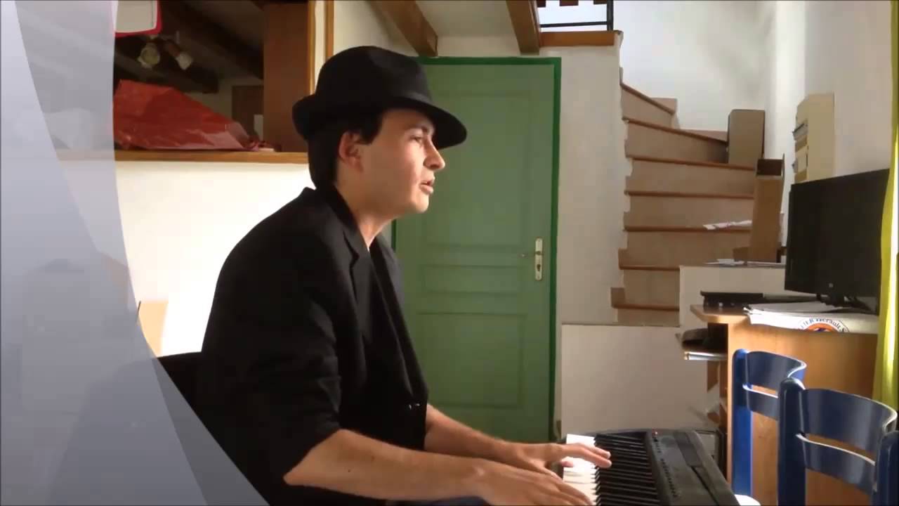 The great YouTube talent Jocelyn Perrin singing "Les murs porteurs ...