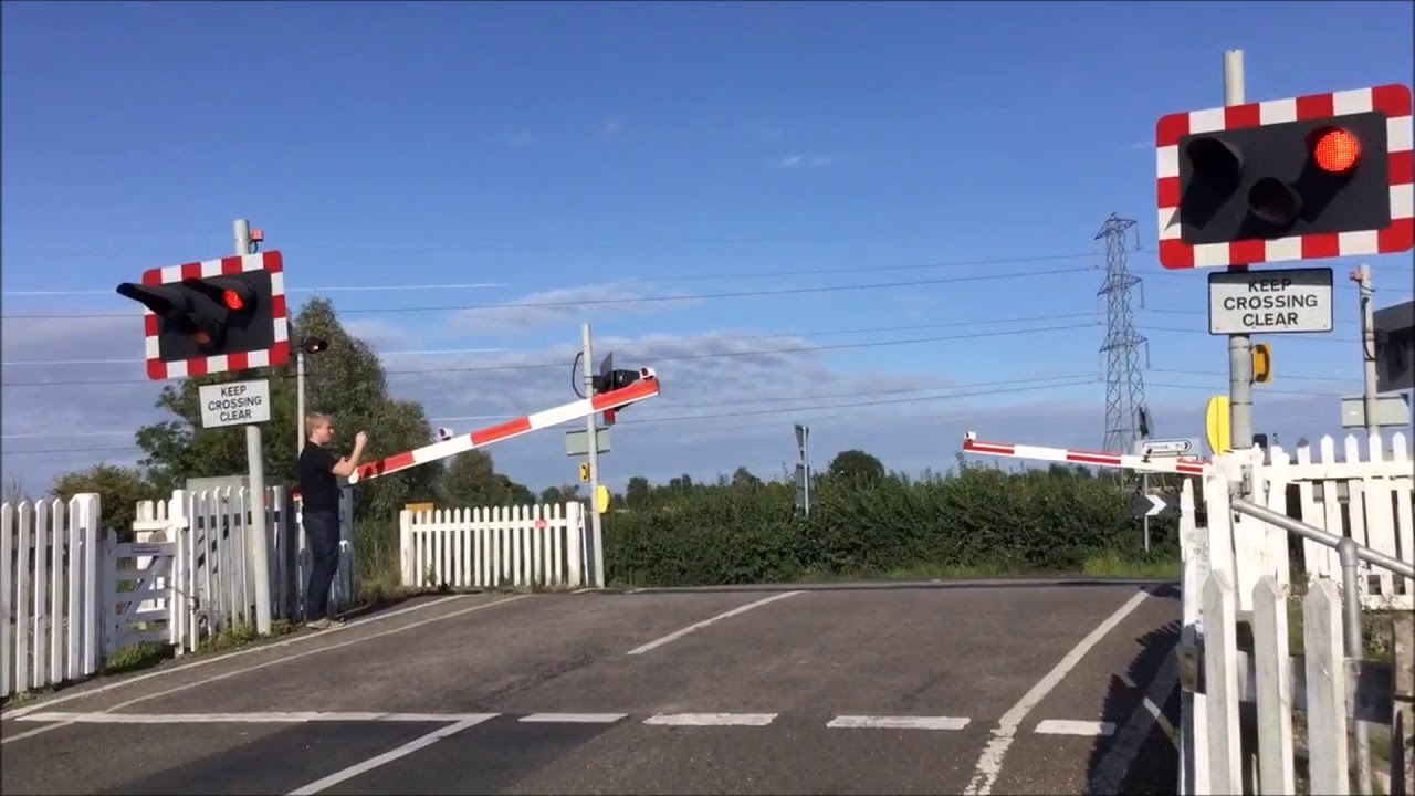 Marsh lane Level Crossing 23/09/17 - YouTube