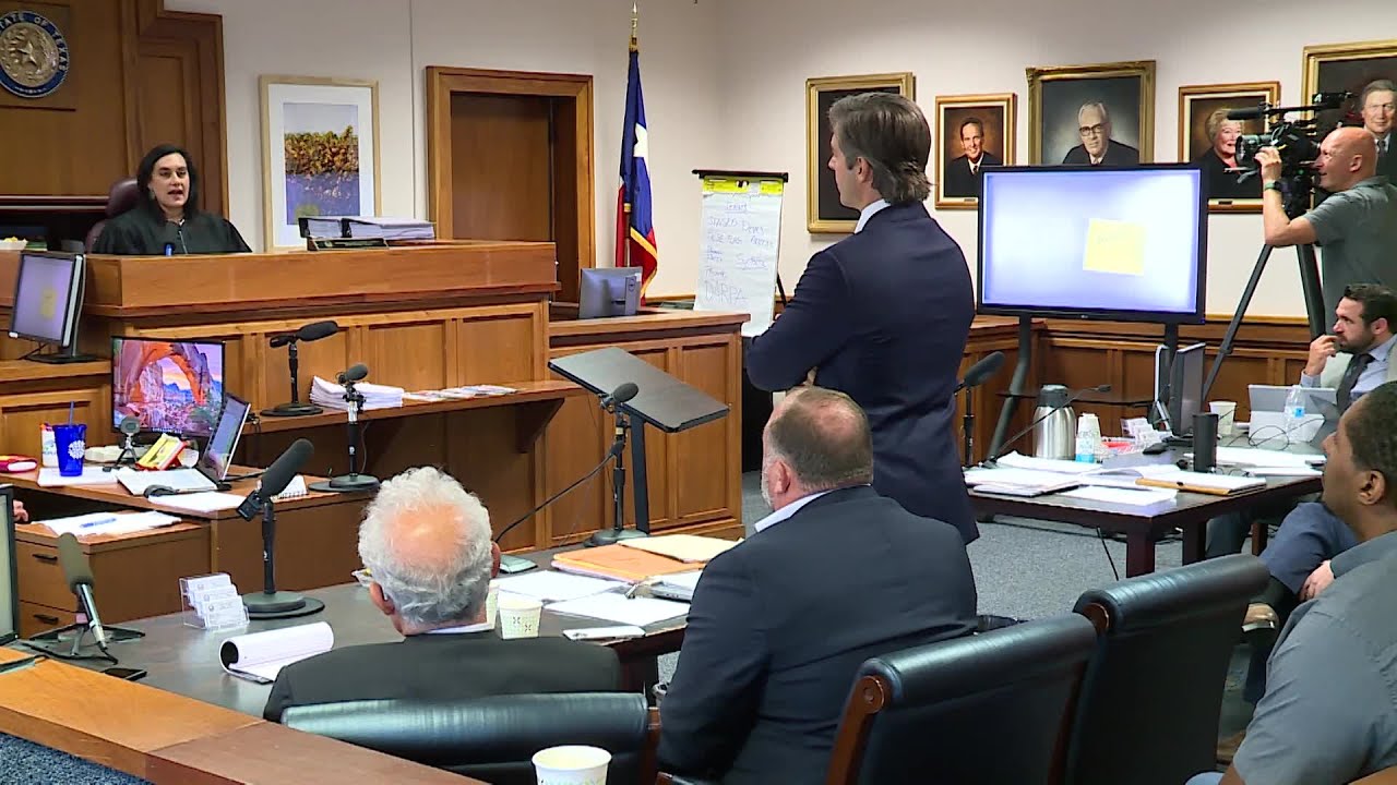 'This is not your show': Judge scolds Alex Jones on the stand in trial ...