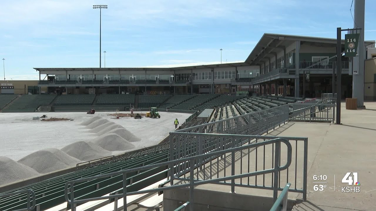 Legends Field facelift: Monarchs install all-synthetic baseball field ...
